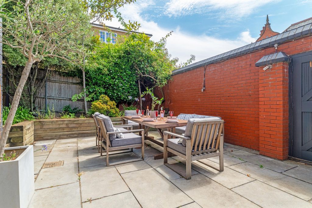Edith Cavell Way, London SE18, 5 bed detached house for sale, £ ...