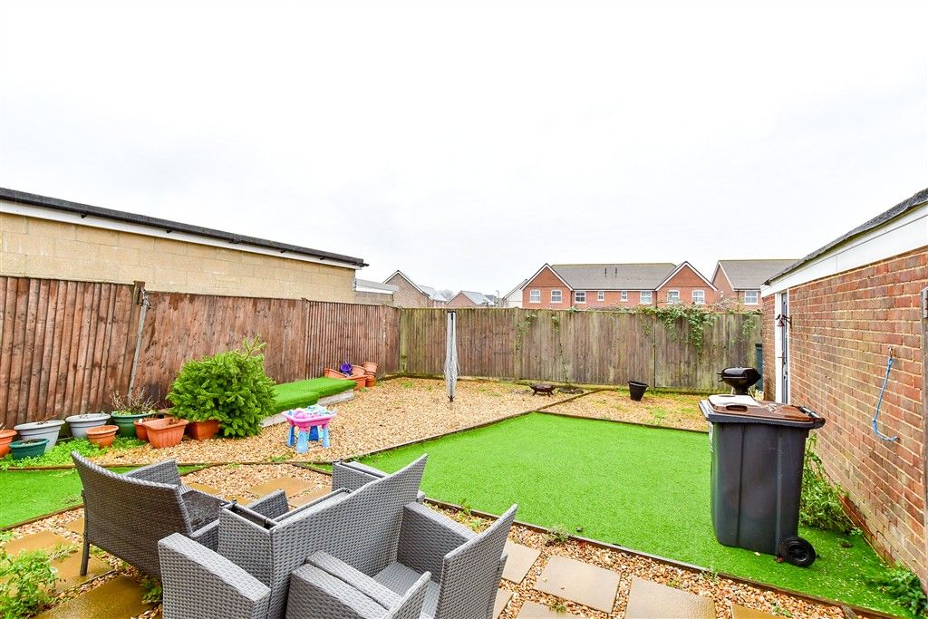 Manor Gardens, Southbourne, Hampshire PO10, 3 bed detached bungalow for ...