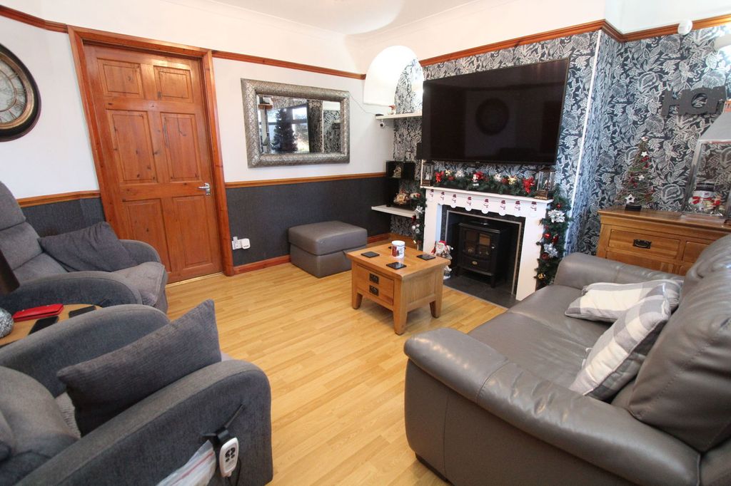 Robin Hood Road, Quarry Bank, Brierley Hill DY5, 2 bed semi-detached ...