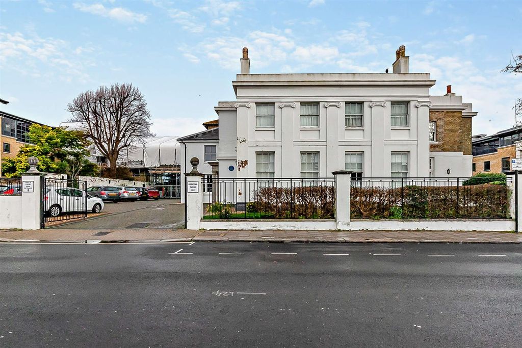 Amelia Court, Union Place, Worthing BN11, 1 bed flat for sale, £160,000 ...
