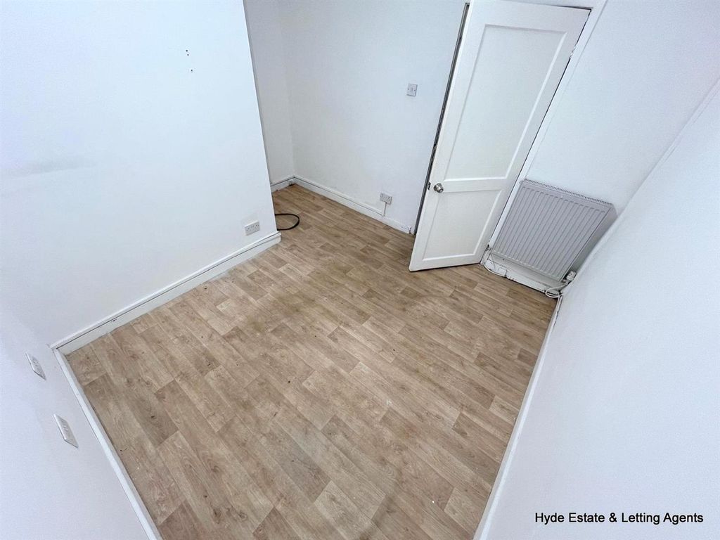 Middleton Road, Crumpsall, Manchester M8, Retail premises to let, £ ...