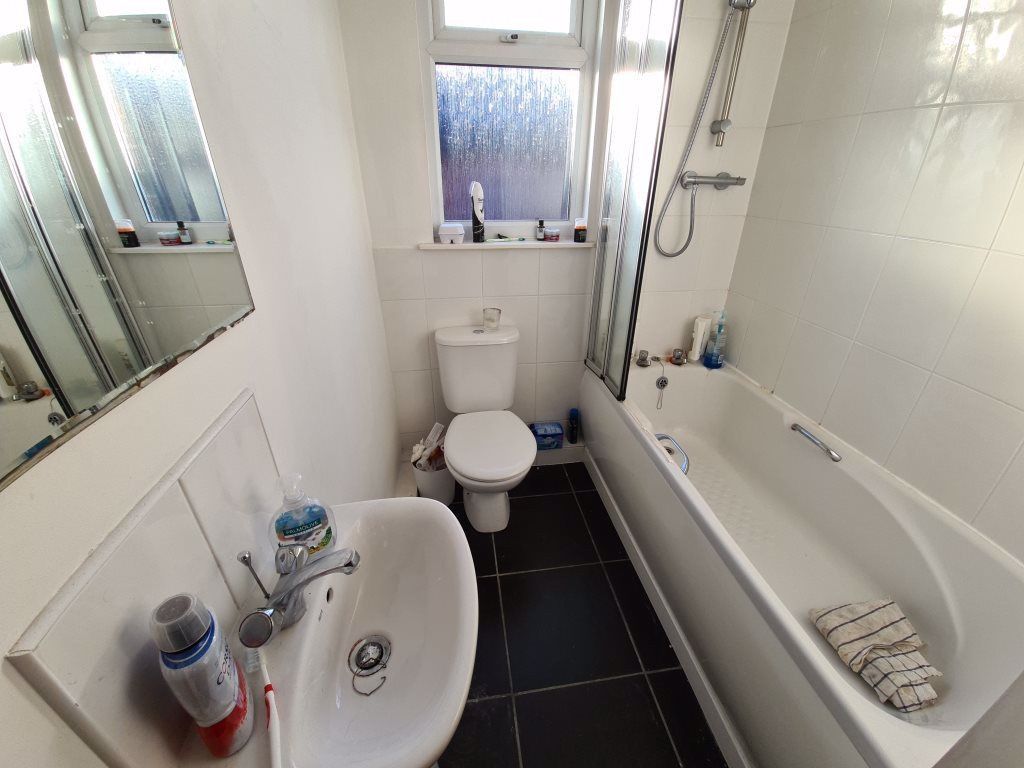 Headingley Mount, Leeds LS6, 3 bed semi-detached house to rent, £1,365 pcm | PrimeLocation