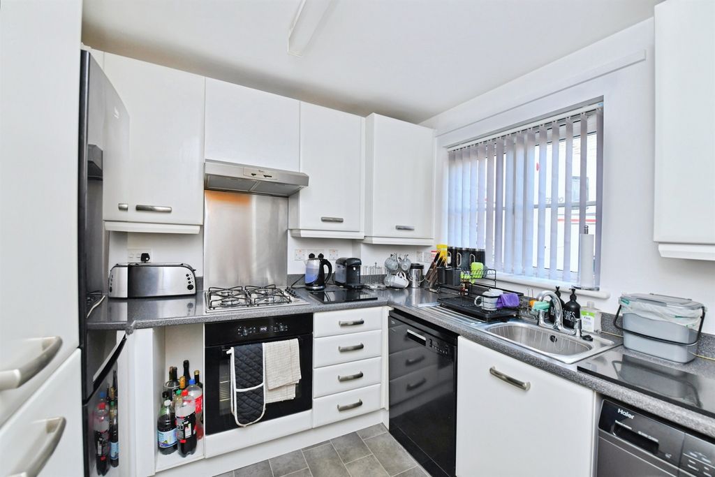 Grassmere Way, Pillmere, Saltash PL12, 2 bed flat for sale, £160,000 ...