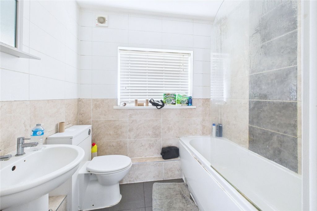 Cheney Manor Road, Cheney Manor, Swindon SN2, 3 bed terraced house for ...