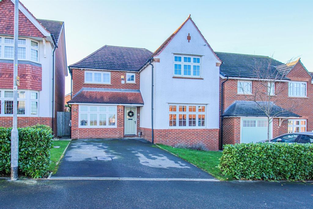 Oakdene Drive, Crofton WF4, 4 bed detached house for sale, £400,000 ...