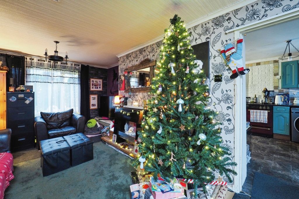 Phoenix Avenue, Gedling, Nottingham, Nottinghamshire NG4, 3 bed ...