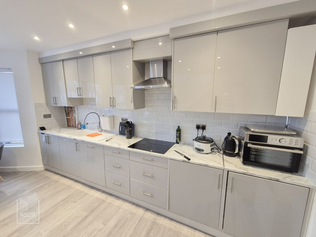 Park Avenue, Enfield N13, 3 bed flat to rent, £2,300 pcm | PrimeLocation