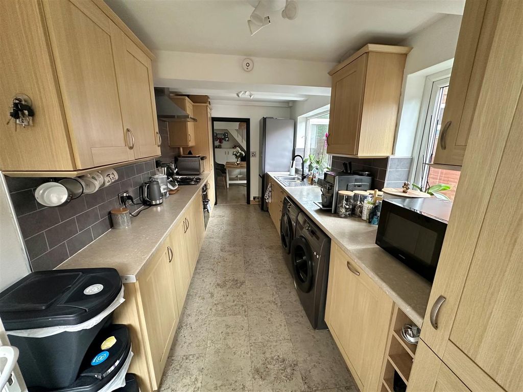 Lawrence Street, Newark NG24, 3 bed semi-detached house for sale, £ ...