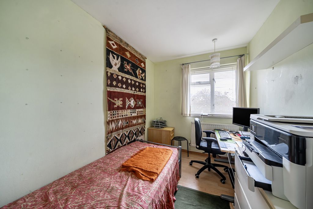 Attlee Road, Hayes UB4, 2 bed flat for sale, £325,000 | PrimeLocation