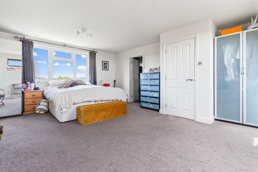 Brook Barn Way, Goring-By-Sea BN12, 5 bed terraced house for sale, £ ...