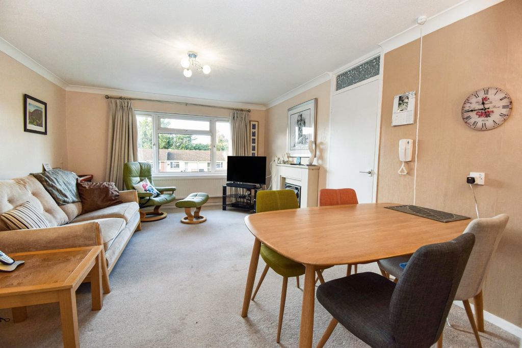 Guardian Court, Langtons Meadow, Farnham Common, Buckinghamshire SL2, 2 ...