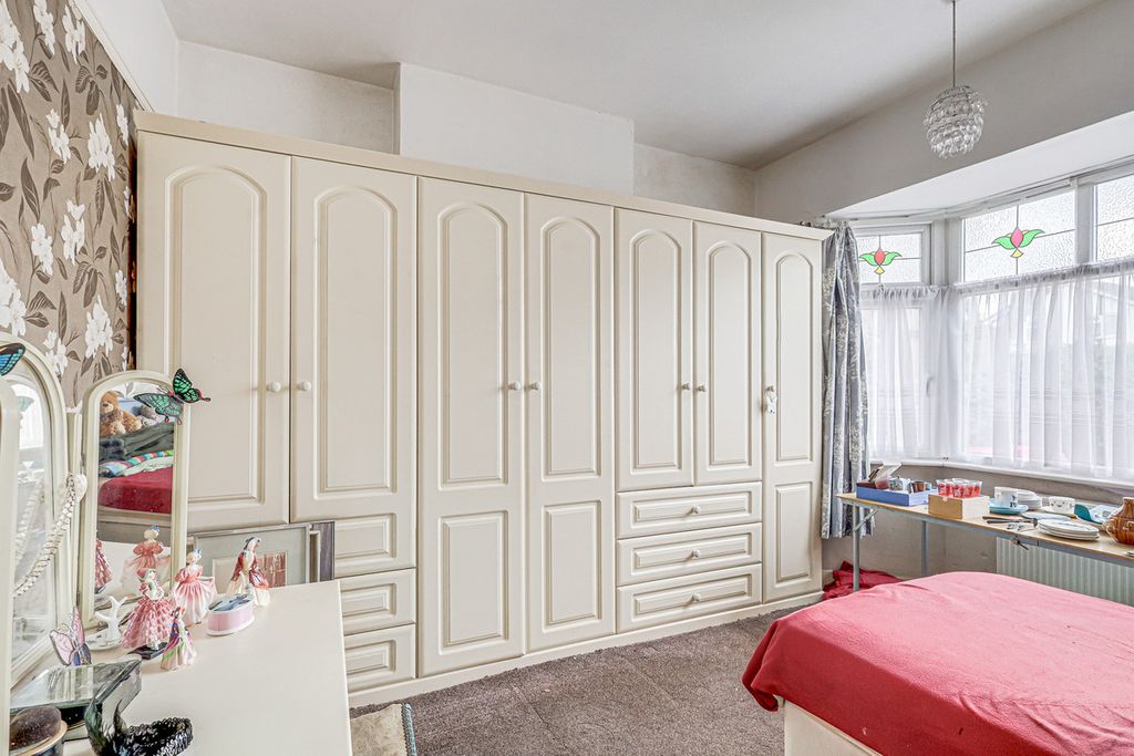 Manchester Drive, Leigh-On-Sea SS9, 2 bed semi-detached house for sale ...