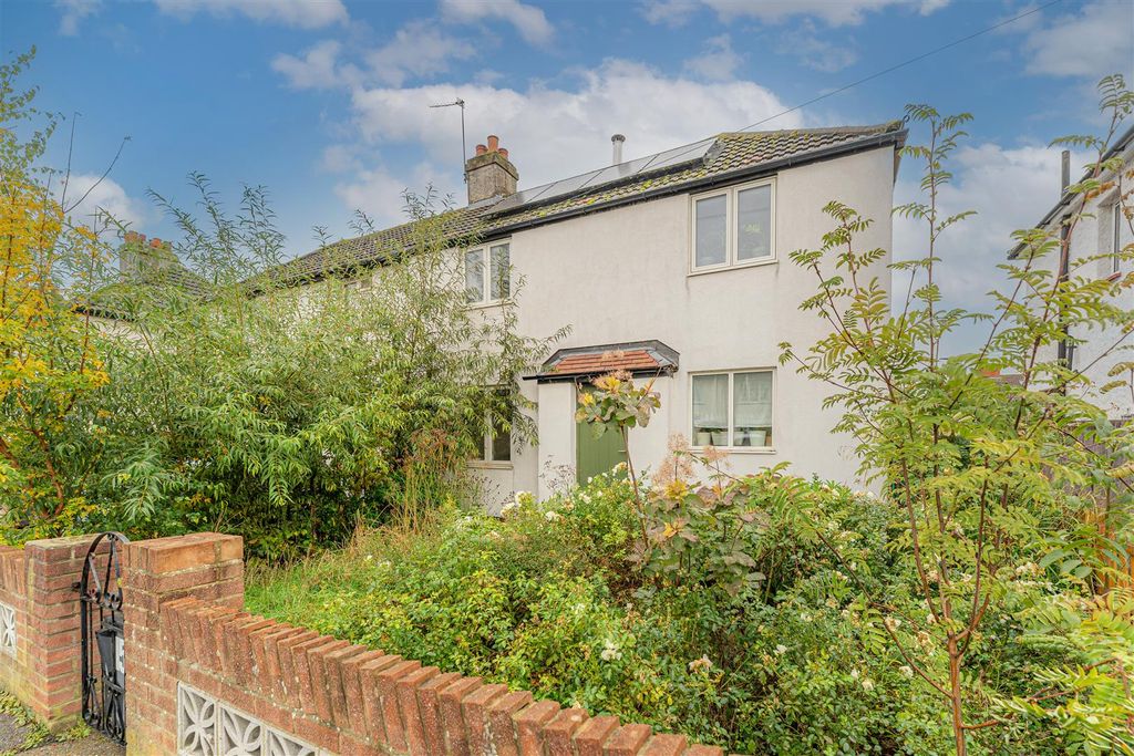 Weir Hall Road, London N17, 2 bed property for sale, £450,000 ...