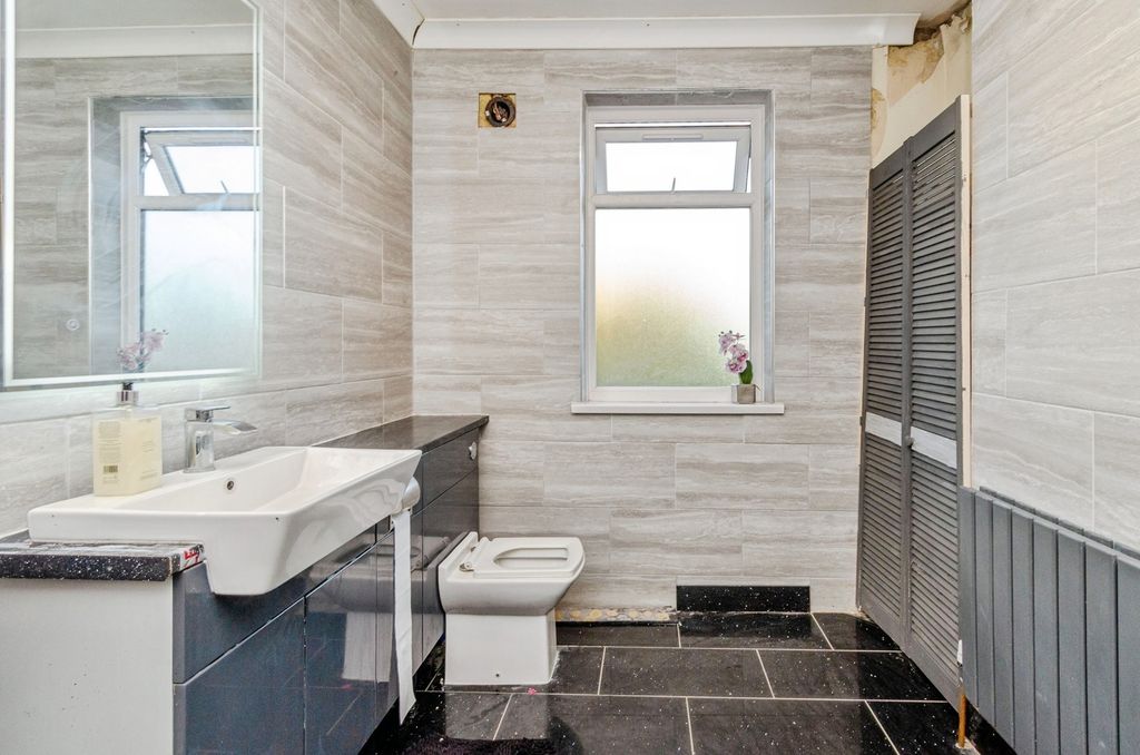 Victoria Road, Wednesfield, Wolverhampton, West Midlands WV11, 3 bed ...