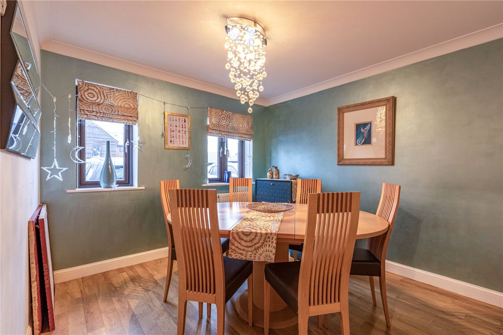 Addlestone, Surrey KT15, 4 bed detached house for sale, £750,000 ...