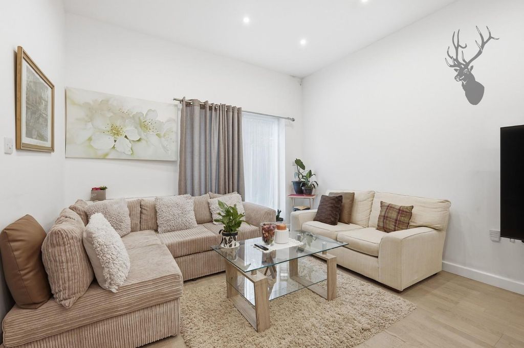 Chestnut Avenue, Forest Gate E7, 2 bed maisonette for sale, £400,000 ...
