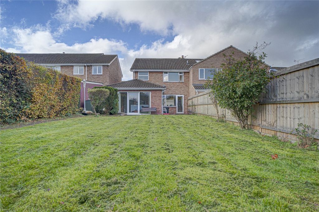 Buckingham Road, Lawns, Swindon, Wiltshire SN3, 3 bed semi-detached ...