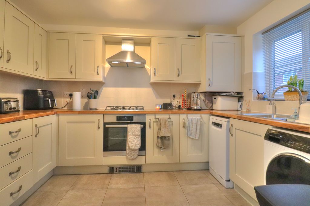 Watermead Way, Birstall, Leicester LE4, 3 bed semi-detached house for ...
