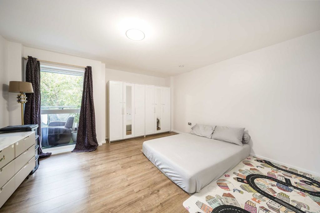 Glengall Road, Peckham SE15, 2 bed flat for sale, £550,000 | PrimeLocation