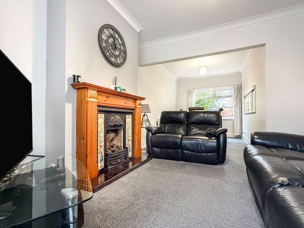 15 Colville Avenue, Anlaby Common, Hull East Yorkshire HU4, 3 bed end ...