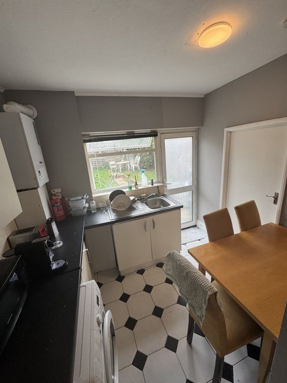 Eswyn Road, London SW17, Room to rent, £950 pcm | PrimeLocation