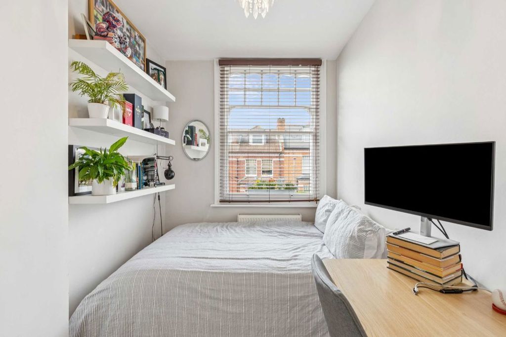 Terrapin Road, Balham SW17, 2 bed flat for sale, £625,000 | PrimeLocation