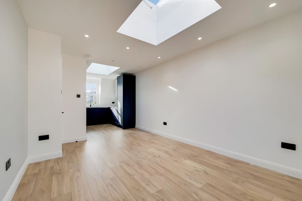 Claverton Street, London SW1V, 3 bed flat to rent, £3,750 pcm ...
