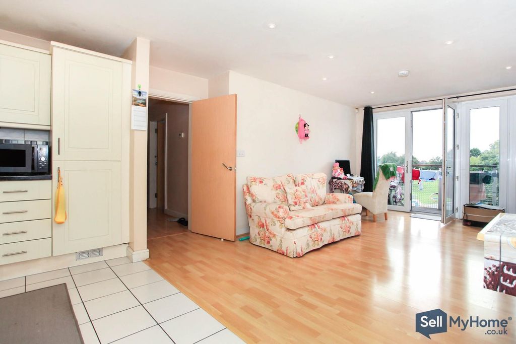 Cubitt Way, Peterborough PE2, 2 bed flat for sale, £140,000 | PrimeLocation