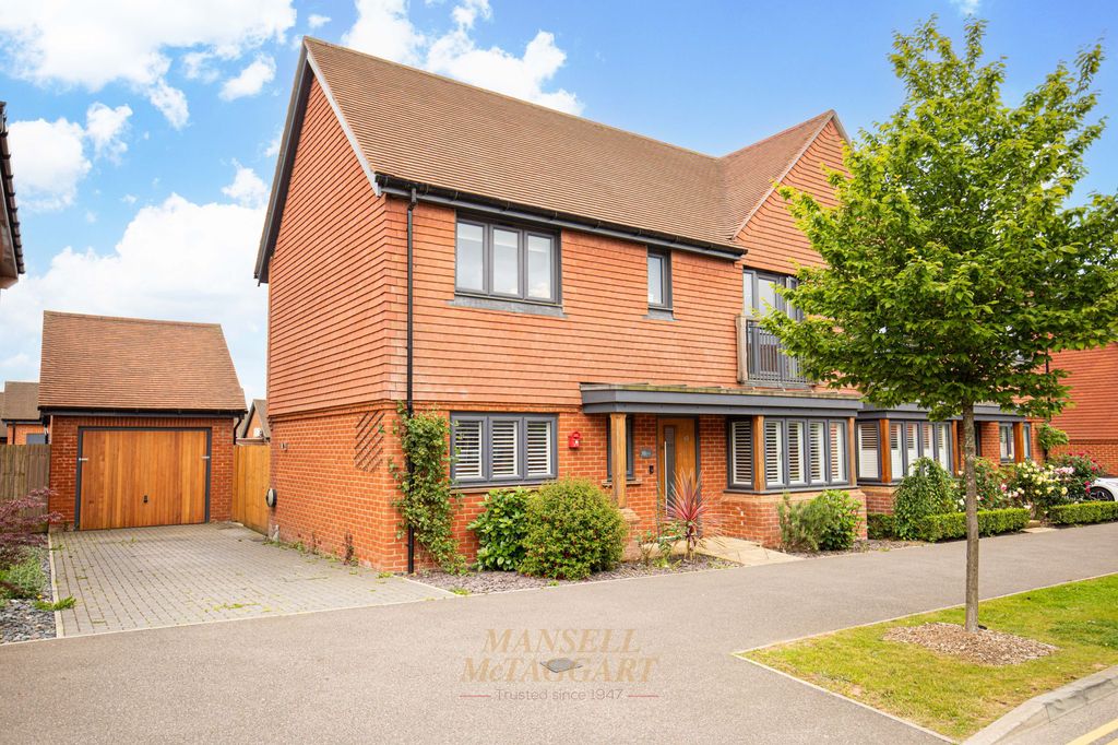 Bellevue Farm Road, Pease Pottage RH11, 3 bed semi-detached house for ...