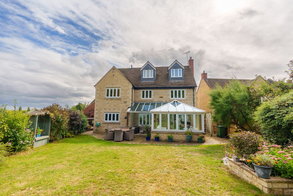 The Paddocks, Stanion NN14, 6 bed detached house for sale, £600,000 ...