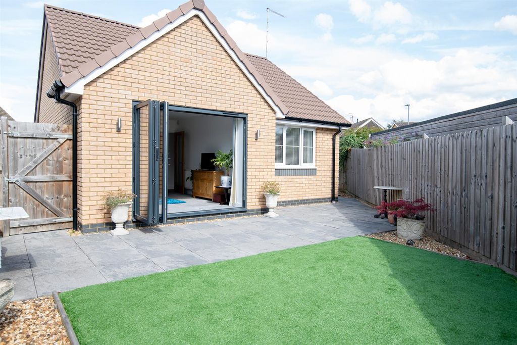 Bradshaw Way, Irchester, Wellingborough NN29, 2 bed detached bungalow ...