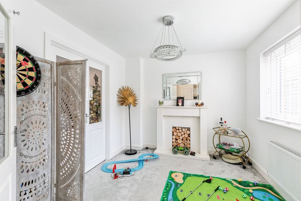 Bartlett Close, Corby NN18, 4 bed detached house for sale, £400,000 ...