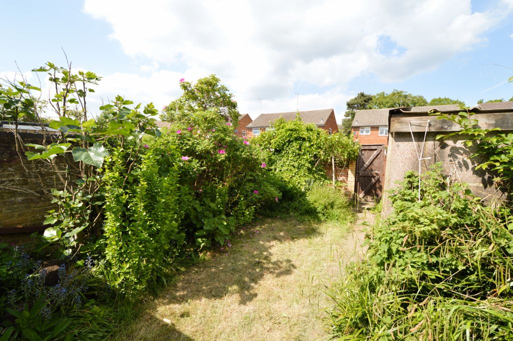 Hewlett Place, Bagshot GU19, 3 bed semi-detached house for sale, £ ...