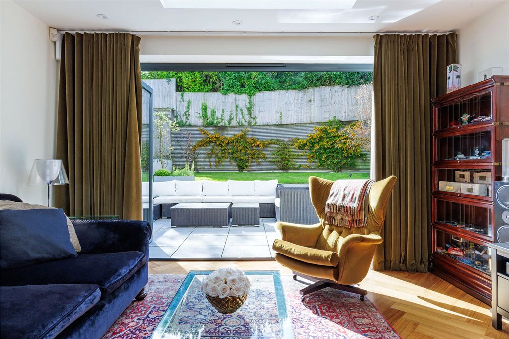 Oakshade Road, Oxshott KT22, 4 bed detached house for sale, £2,395,000 ...