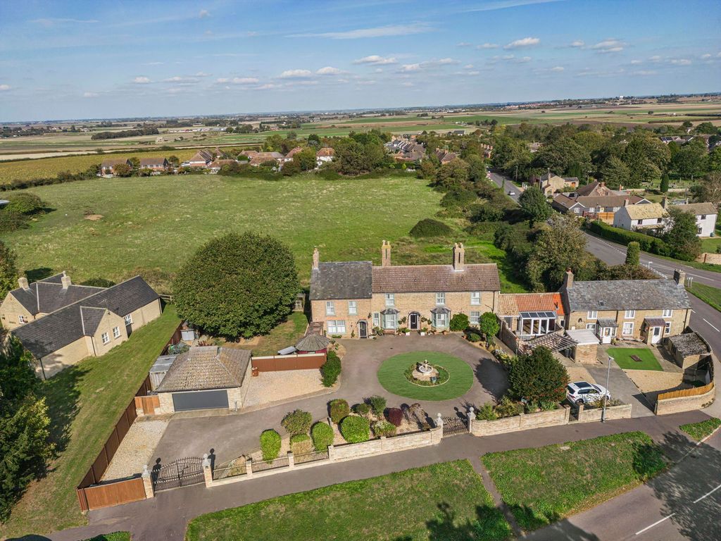 Main Street, Little Downham CB6, 5 bed link detached house for sale, £ ...