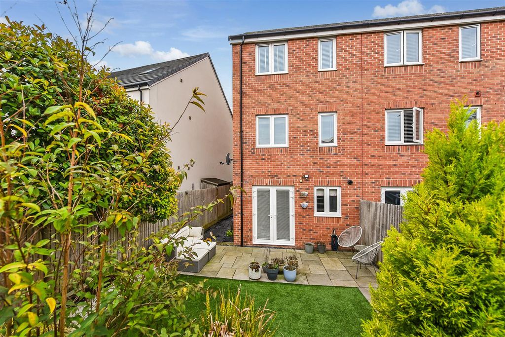 Foal Close, Andover SP11, 3 bed town house for sale, £350,000 ...