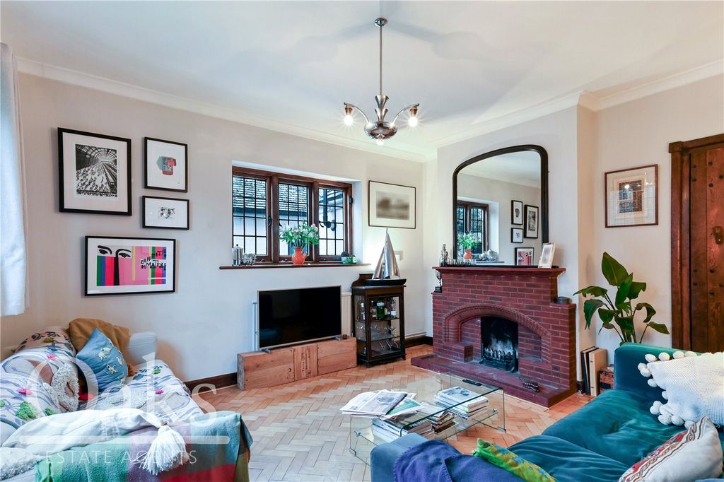 Cheyne Walk, Addiscombe CR0, 5 bed detached house for sale, £950,000 ...