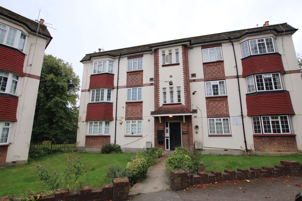 Chinbrook Crescent, London SE12, 2 bed flat for sale, £230,000 ...