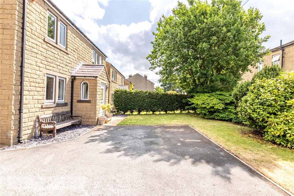 Lower Edge Road, Rastrick, Brighouse, West Yorkshire HD6, 3 bed ...