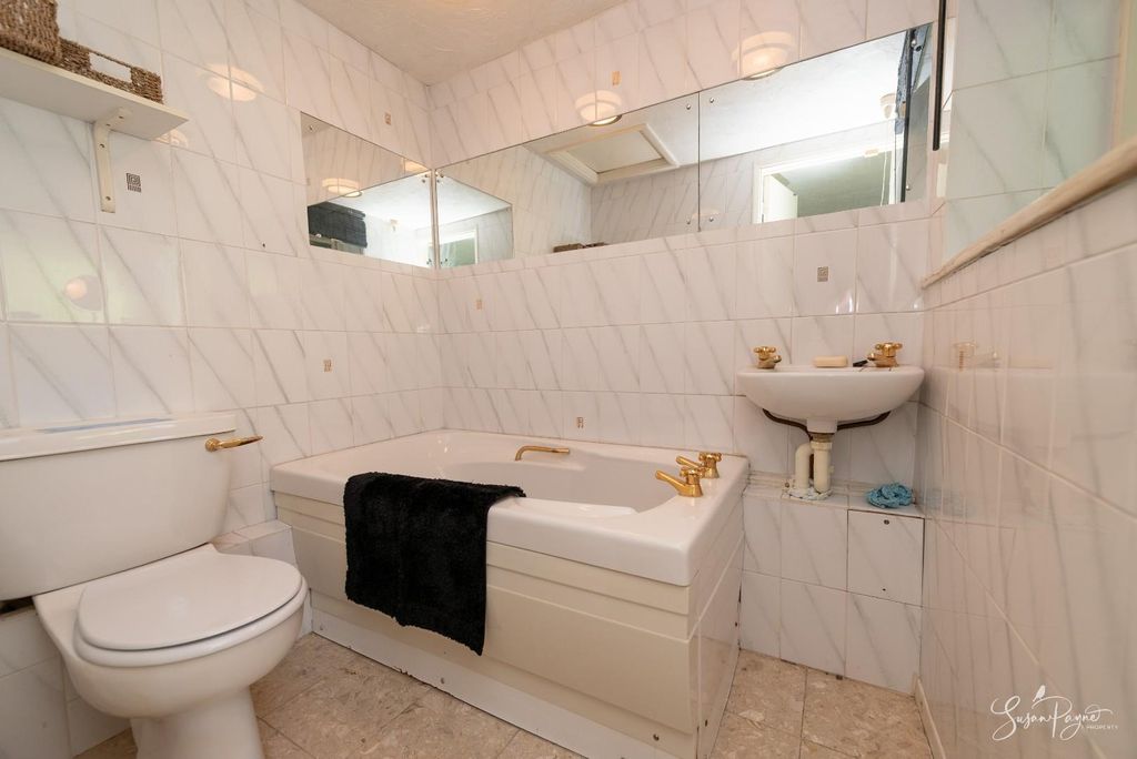 Fort Norris, Millfield Avenue, East Cowes PO32, 4 bed detached house ...