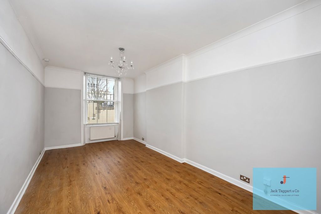 Adelaide Crescent, Hove BN3, 2 bed flat for sale, £375,000 | PrimeLocation
