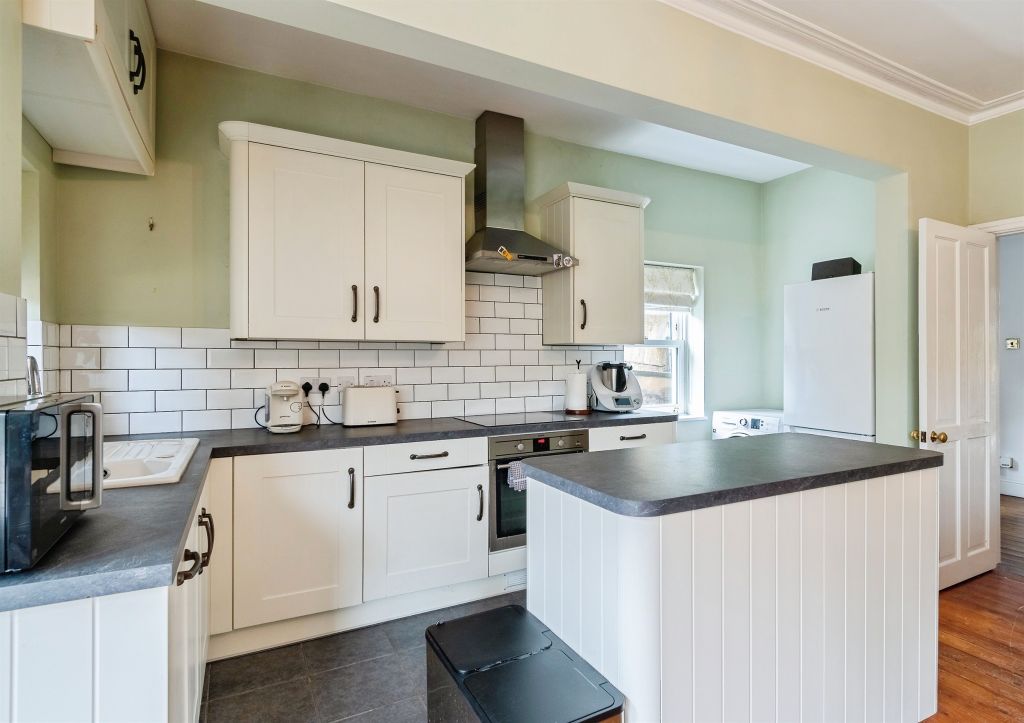 Lower Oldfield Park, Bath BA2, 2 bed flat for sale, £385,000 ...