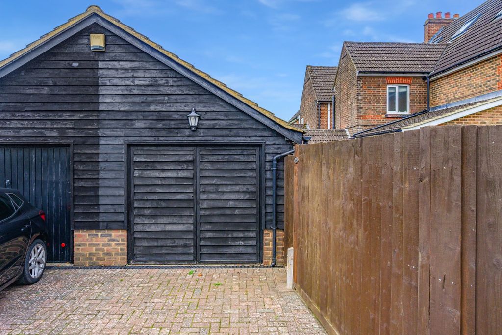 The Cottages, Great Bramingham Lane, Luton LU3, 4 bed end terrace house ...