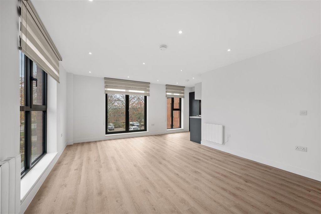 Cherry Orchard West, Kembrey Park, Upper Stratton, Swindon SN2, 1 bed ...