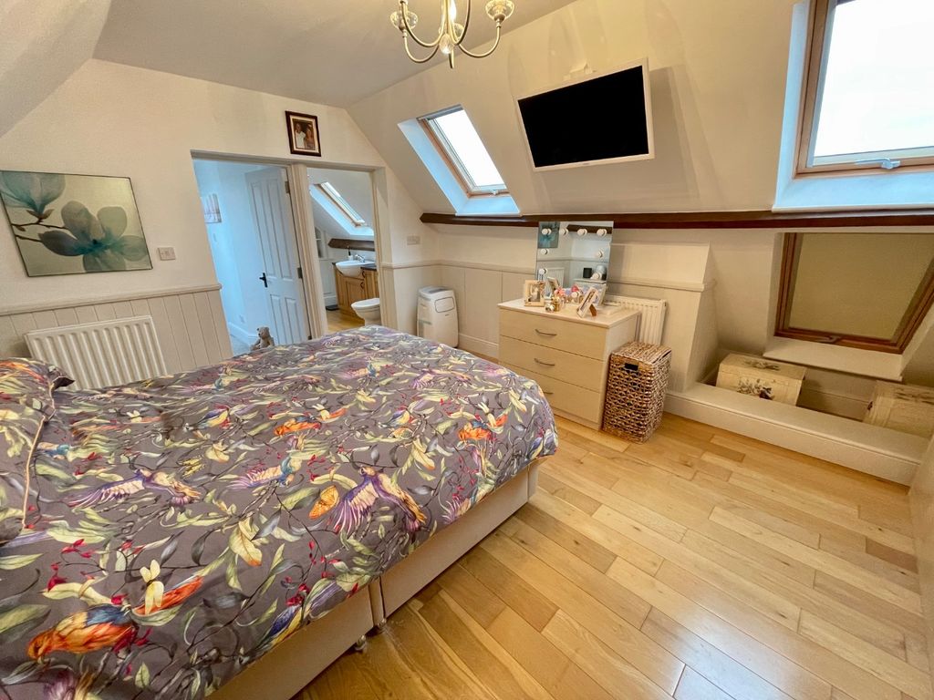 The Cottages, Great Bramingham Lane, Luton LU3, 4 bed end terrace house ...