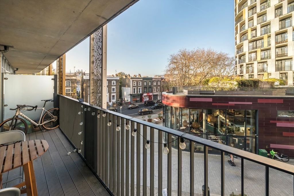 Atkins Square, Hackney Central E8, 1 bed flat to rent, £1,998 pcm ...