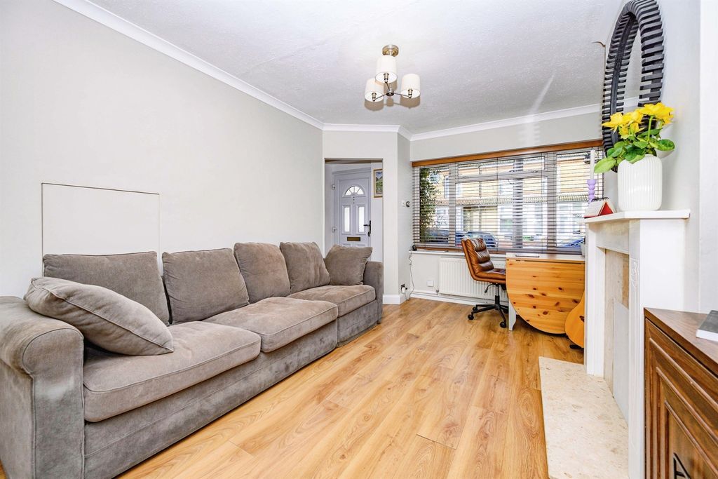 Souldern Street, Watford WD18, 2 bed semi-detached house for sale, £ ...