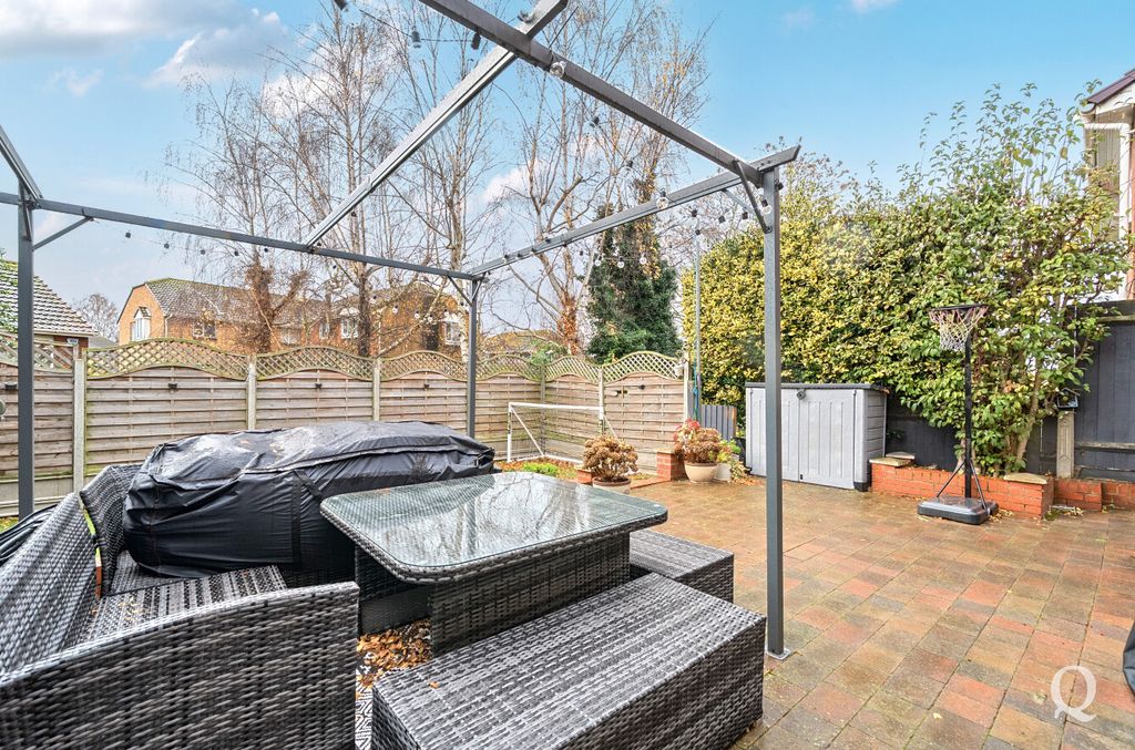 Gaze Hill Avenue, Sittingbourne, Kent ME10, 4 bed detached house for ...