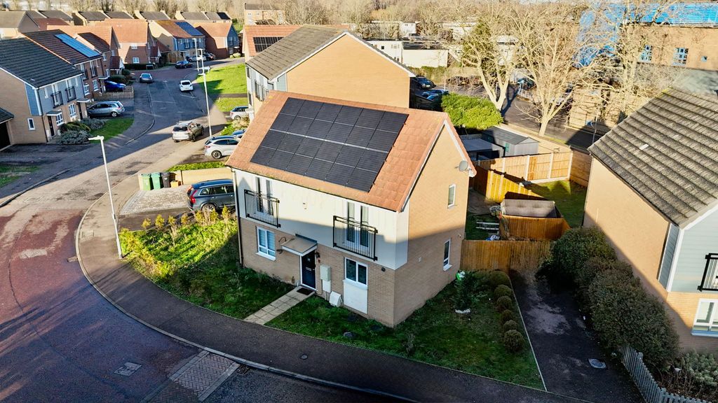 Blake Avenue, Gloucester Gate, Basildon Town Centre SS14, 3 bed ...