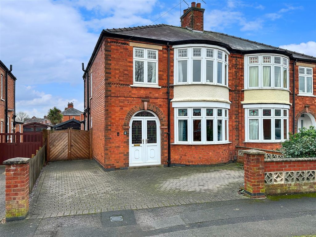 Rupert Crescent, Newark NG24, 3 bed semi-detached house for sale, £ ...